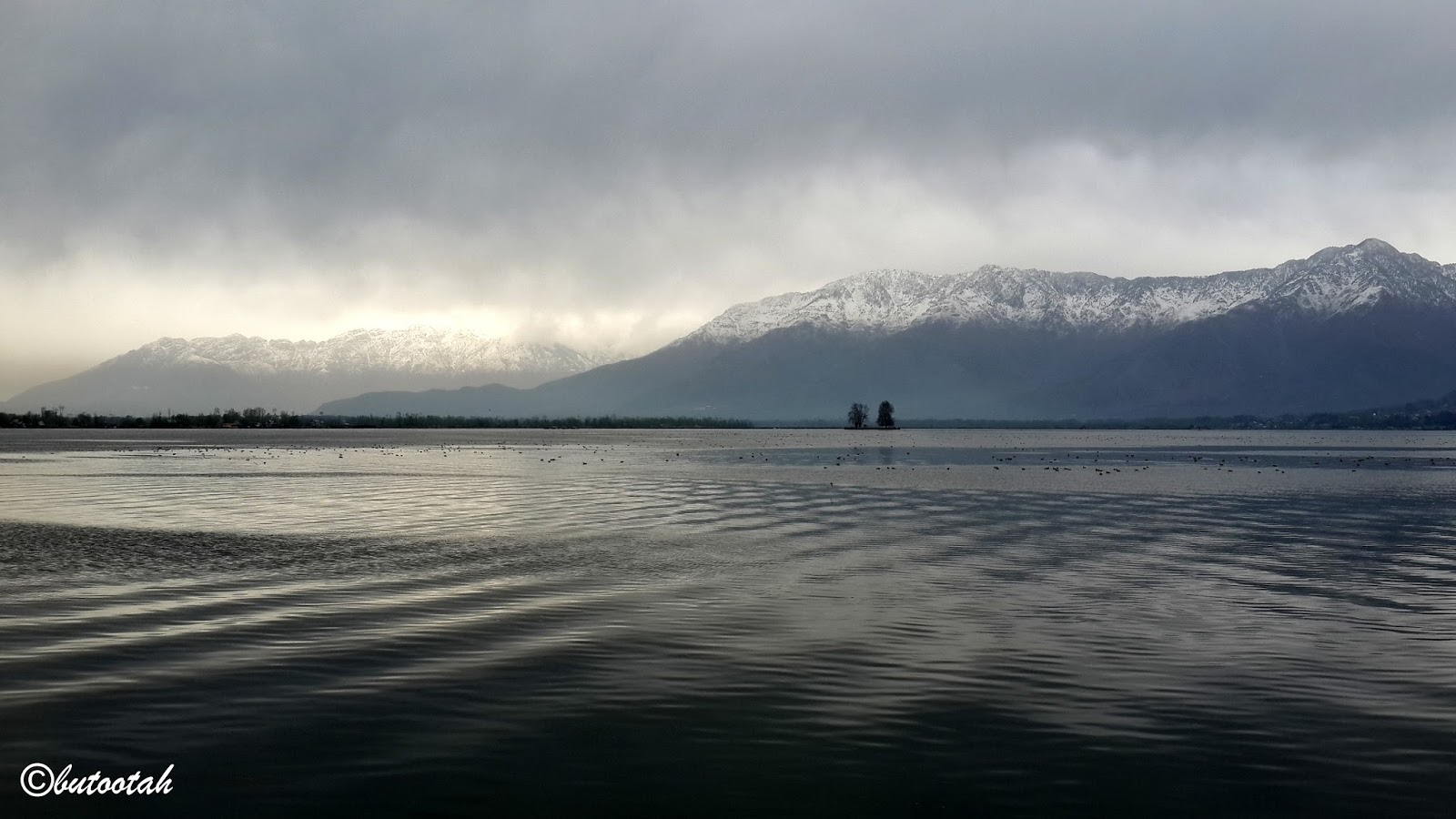 Gloomy lakes of Srinagar, Kashmir Valley | Butootah