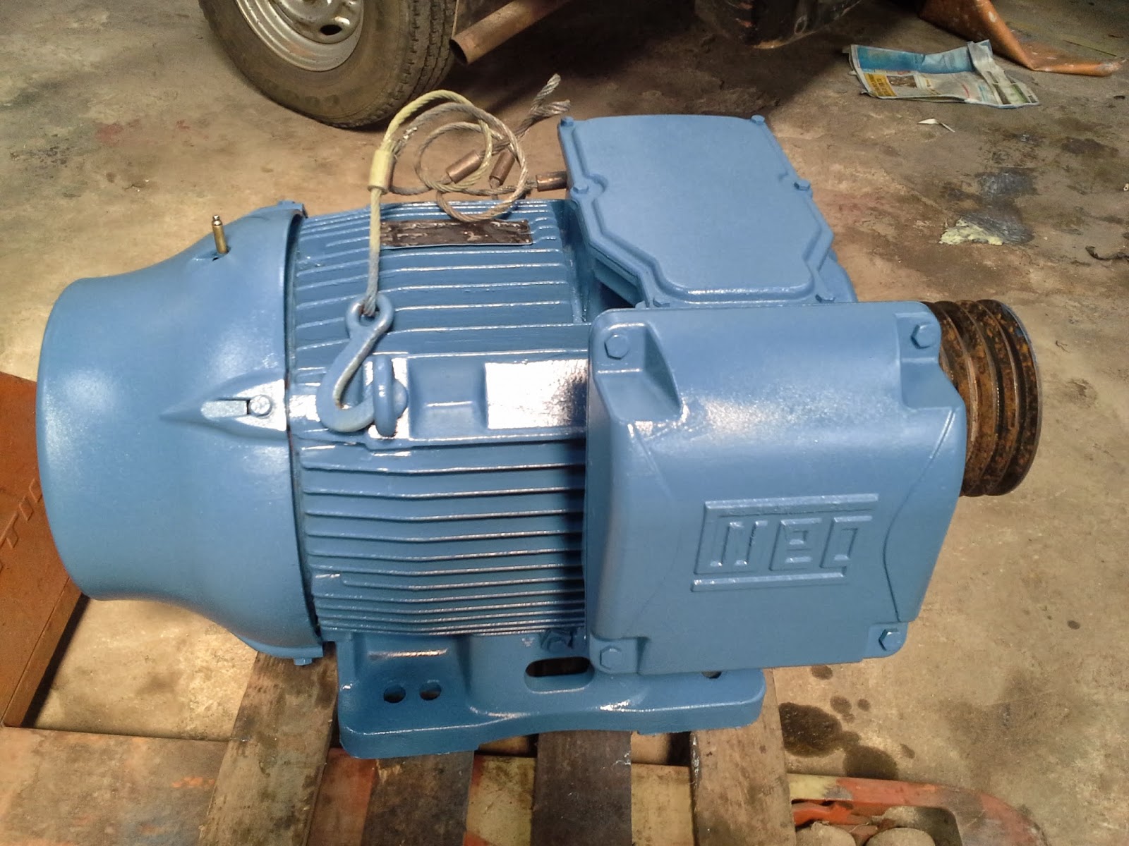 EMECC COMÉRCIO E SERVIÇOS LTDA.: Motor Weg 100 Cv 1.700 Rpm