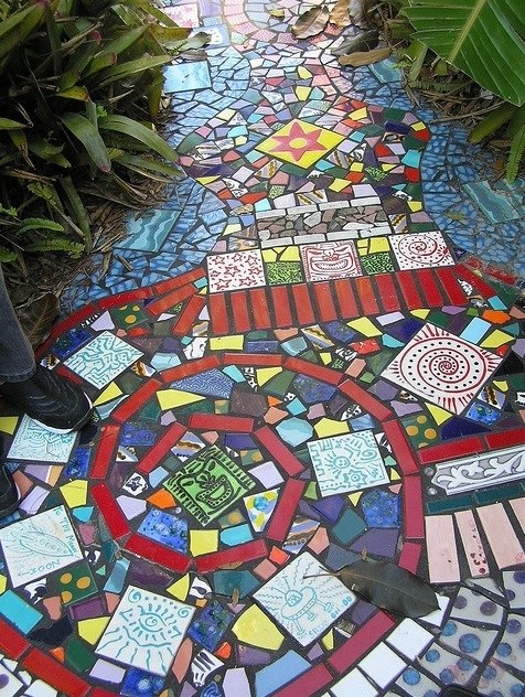 Casual Casa: Beauty & utility of using broken tiles