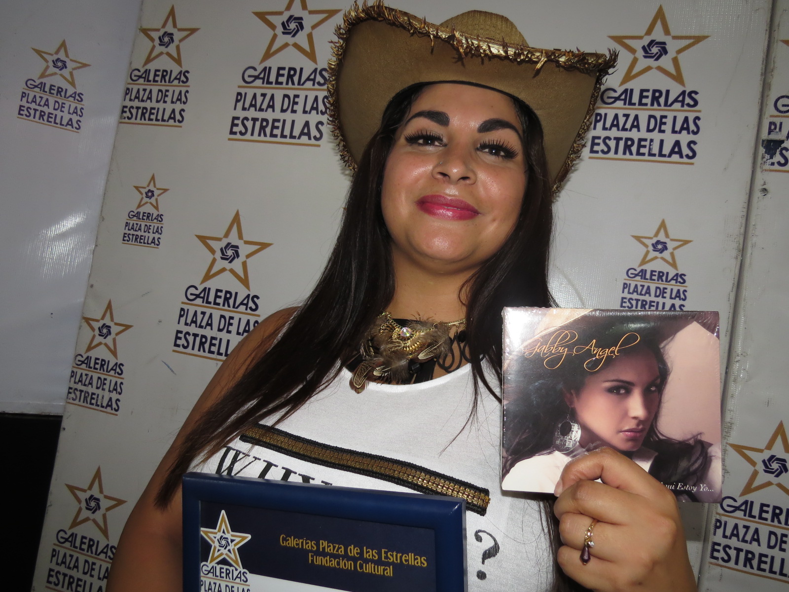 somos el espectador: GABBY ANGEL AQUI ESTA SU EXITO