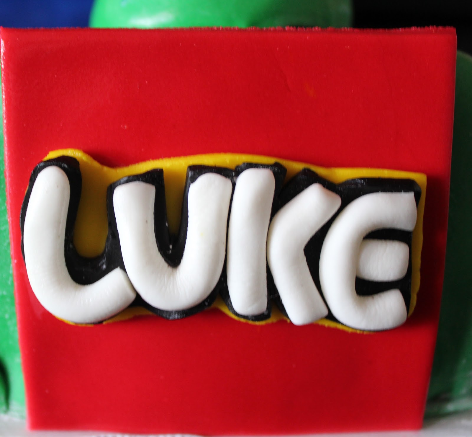 Hayley's Cakes!!: Avengers Lego Cake