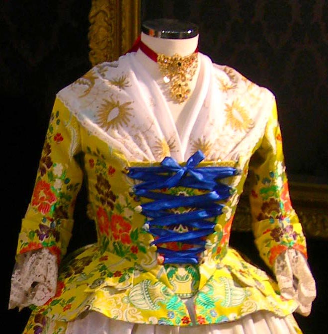 Floreal Indumentaria Valenciana: El peto o petillo