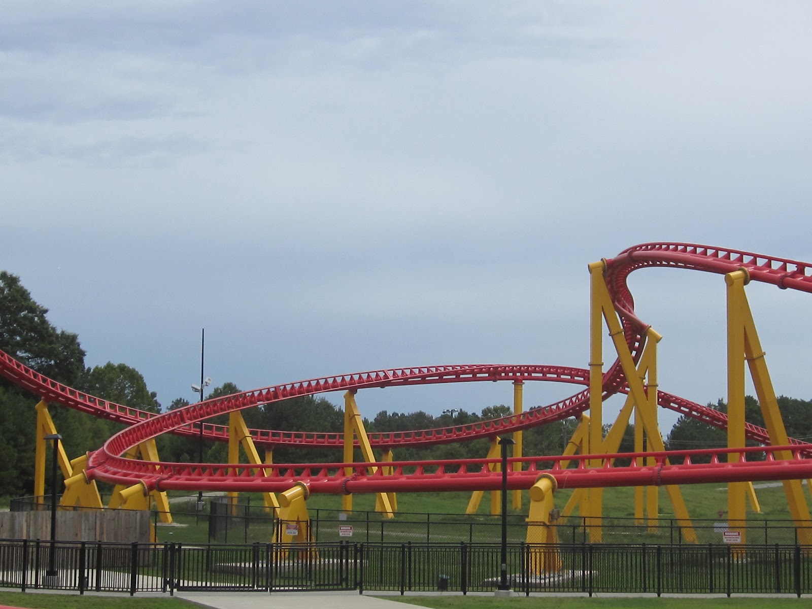 Bobbie's Roller Coaster And Theme Park Reviews: INTIMIDATOR 305