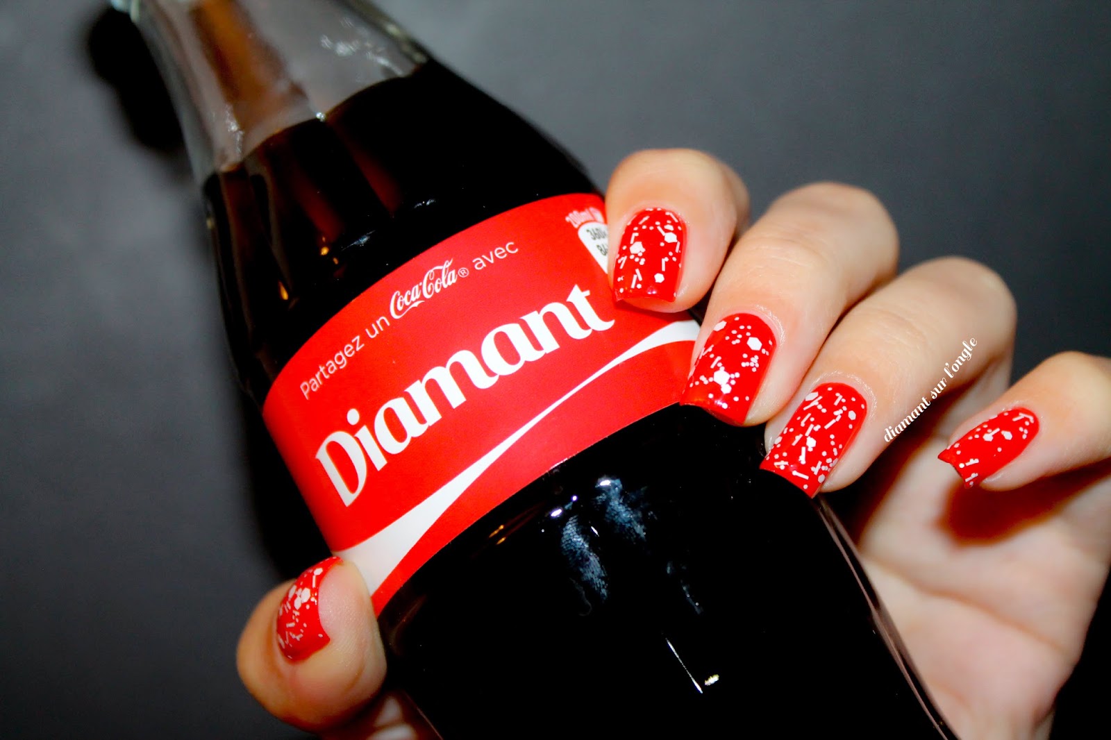 diamant sur l'ongle: ༇ Coca-Cola Nails // Bubbles Nailstorming