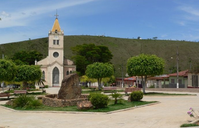 OLHANDO DA JANELA DO TREM: VARGEM BONITA / MINAS GERAIS / BRAZIL (5.435 ...