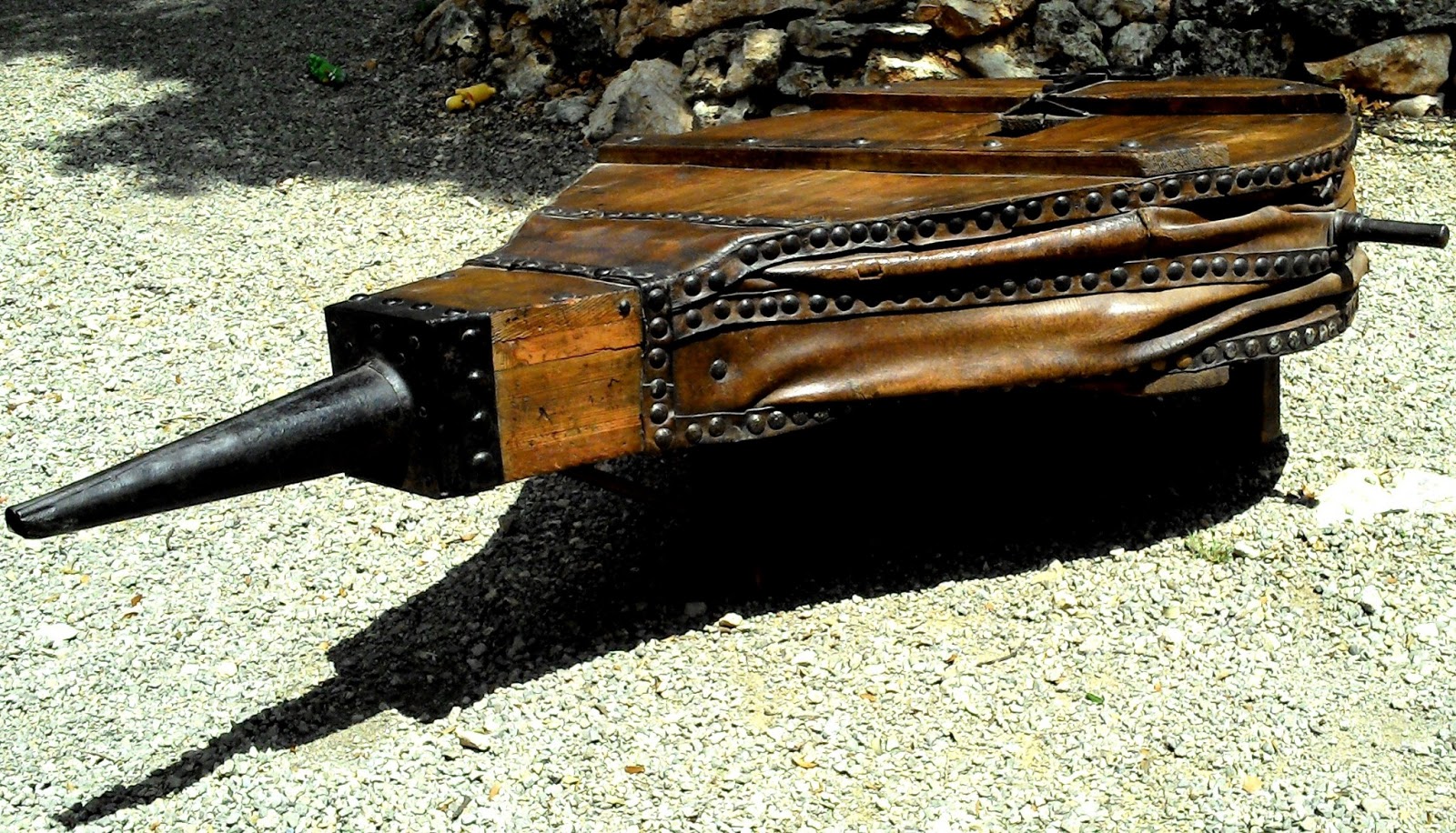 ancien superbe immense soufflet de forge table basse de salon XIXeme en ...