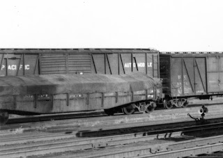 Prototype Railroad Topics: Interesting tarp cover on a gondola