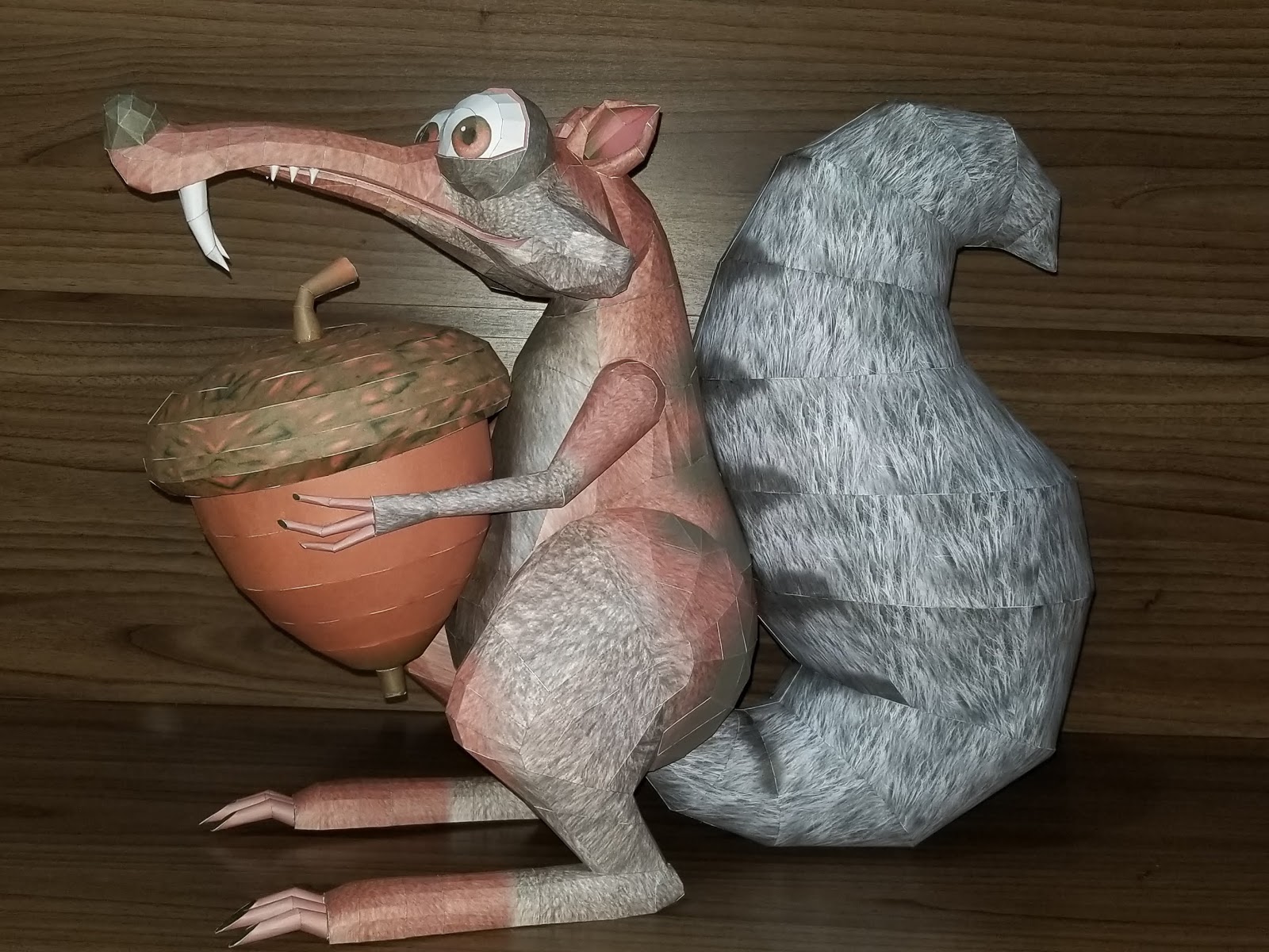 Fabiano Cruvinel - Papercraft: Scrat papercraft