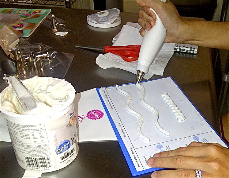 Little Ms. Piggys: Class: Cake Decorating Basics