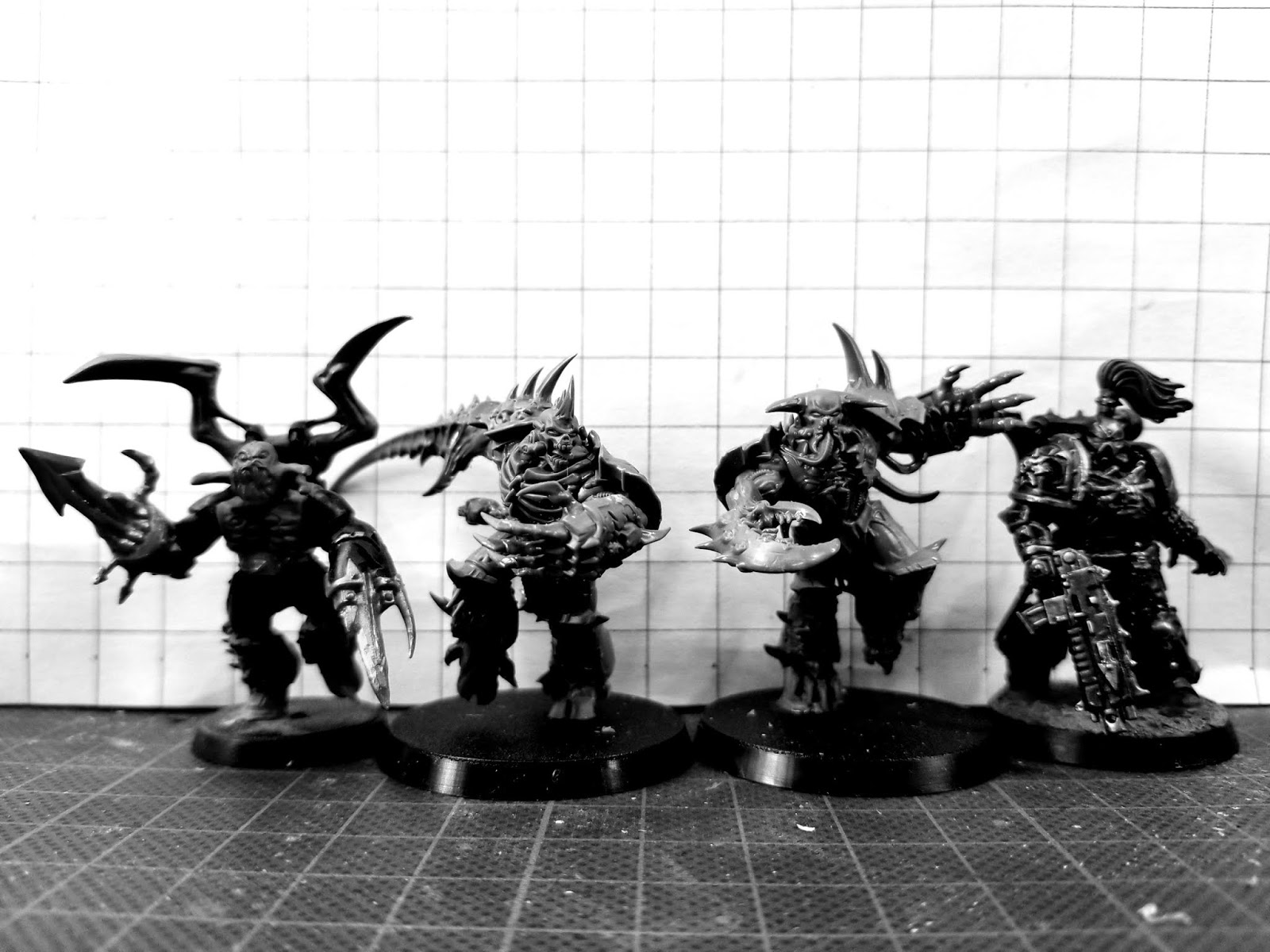 Super Massive Beast: Shadowspear -- Size comparisons -- Chaos Troops