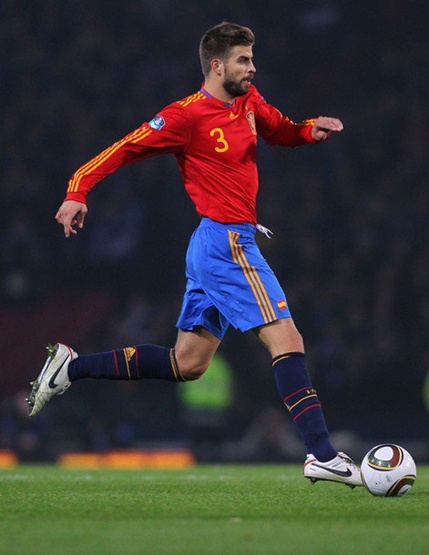 HD wallpapers Bos: Gerard Pique Spain Euro 2012 Football Pictures
