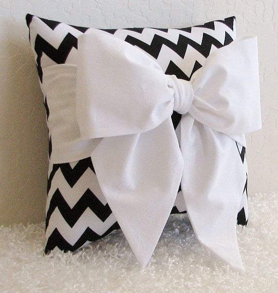 Tina's handicraft : 8 designs for decoration cushions