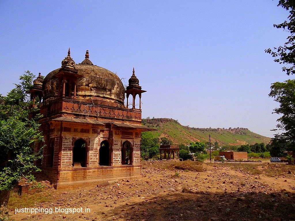 Just Tripping!: Narwar Fort - A Fort you can Call your Own