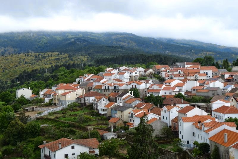 PINTURAS EM PENICHE: Passando por Folgosinho