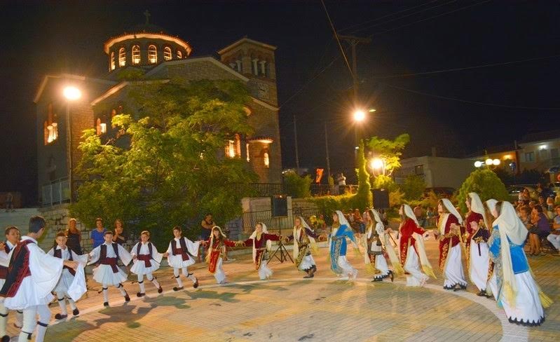 "Permissos press": ΠΑΡΑΔΟΣΙΑΚΟΙ ΧΟΡΟΙ ΚΑΙ ΤΡΑΓΟΥΔΙΑ ΣΤΗΝ ΠΛΑΤΕΙΑ ΑΓ ...