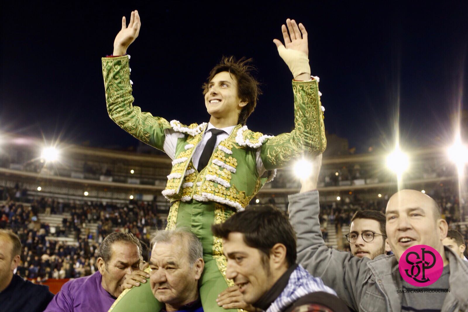 CIRCULO TAURINO DEL CENTRO: ANDRES ROCA REY SIGUE SU IDILIO CON VALENCIA