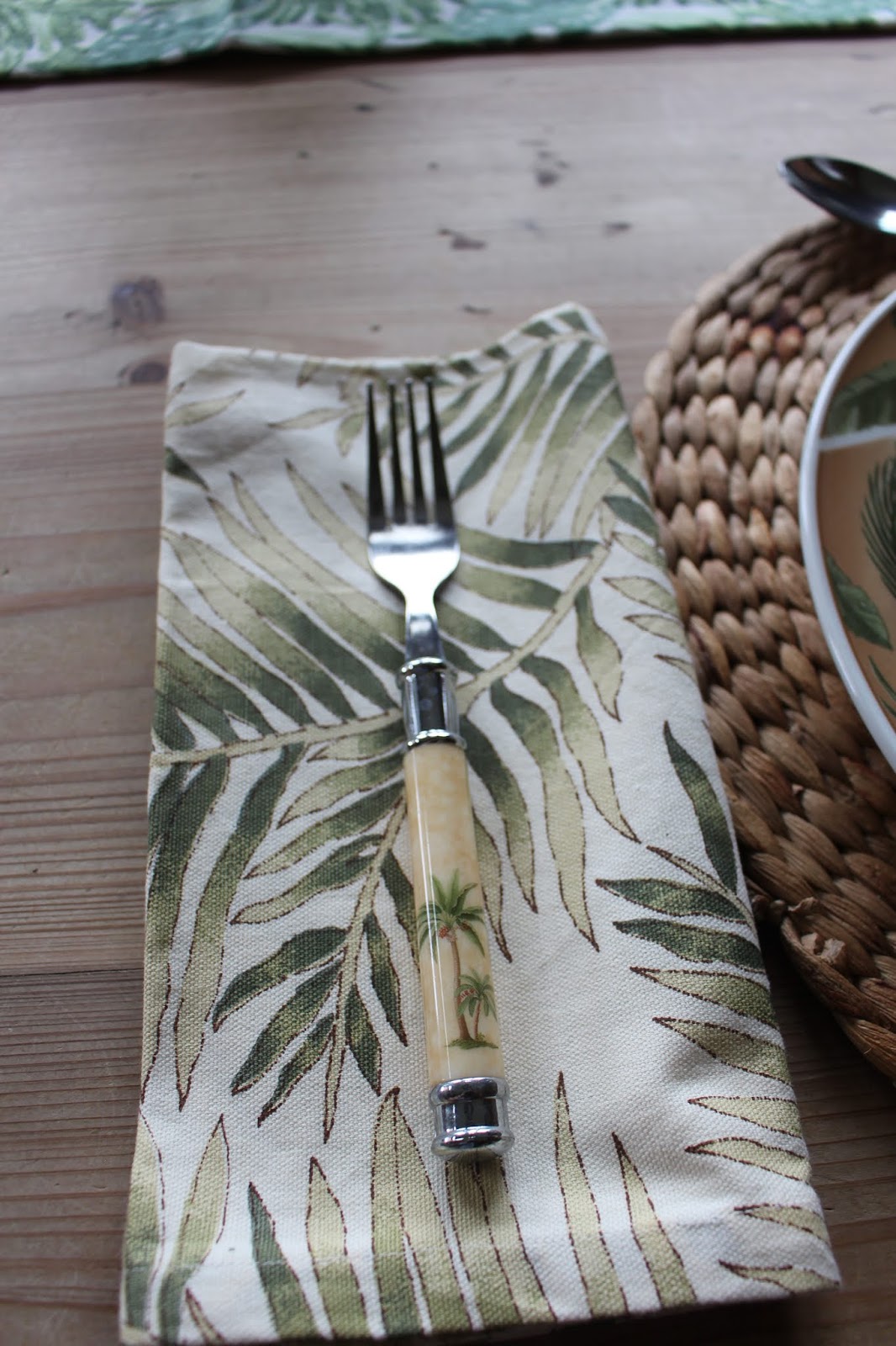 Designs by Pinky: Palm Trees at the Table!