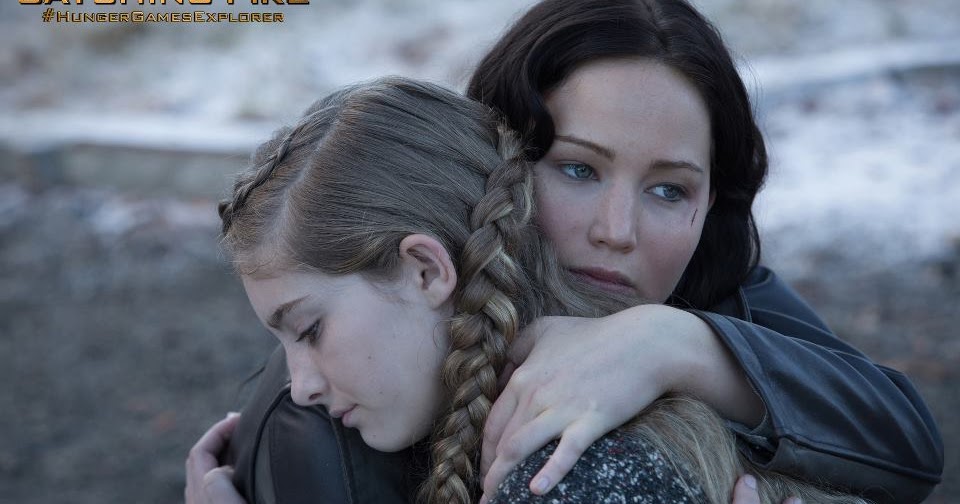 PHOTO: Katniss & Prim hug each other in a new image from 'Catching Fire ...
