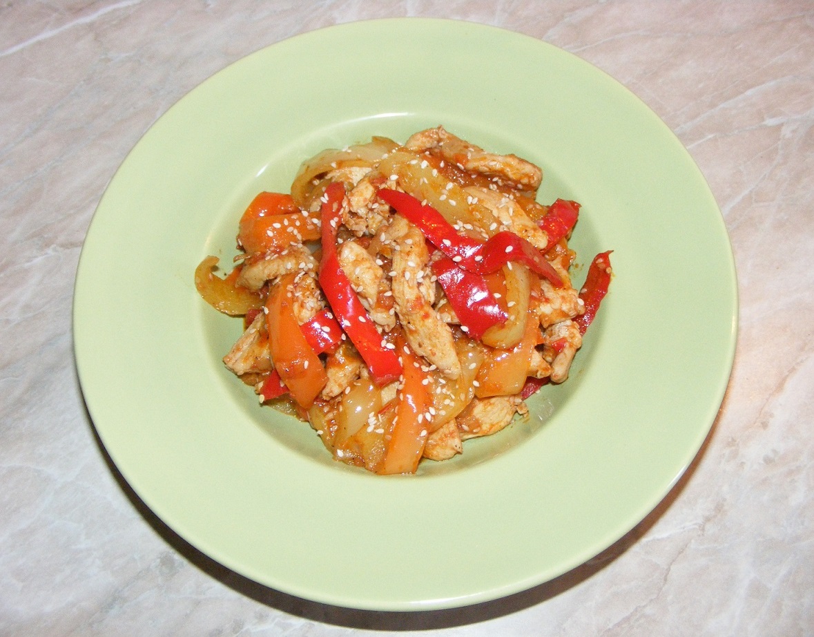 Pui cu legume si susan la wok | Preparatedevis.ro