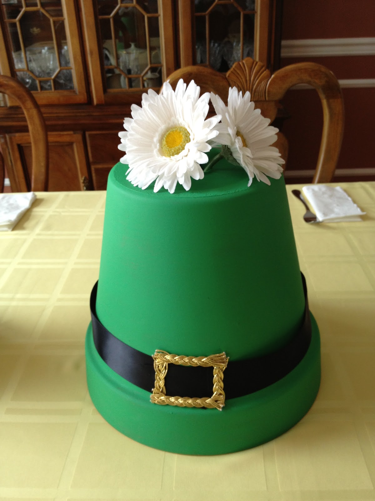 Musings of a Middle-Aged Mom: St. Patrick's Day Centerpiece