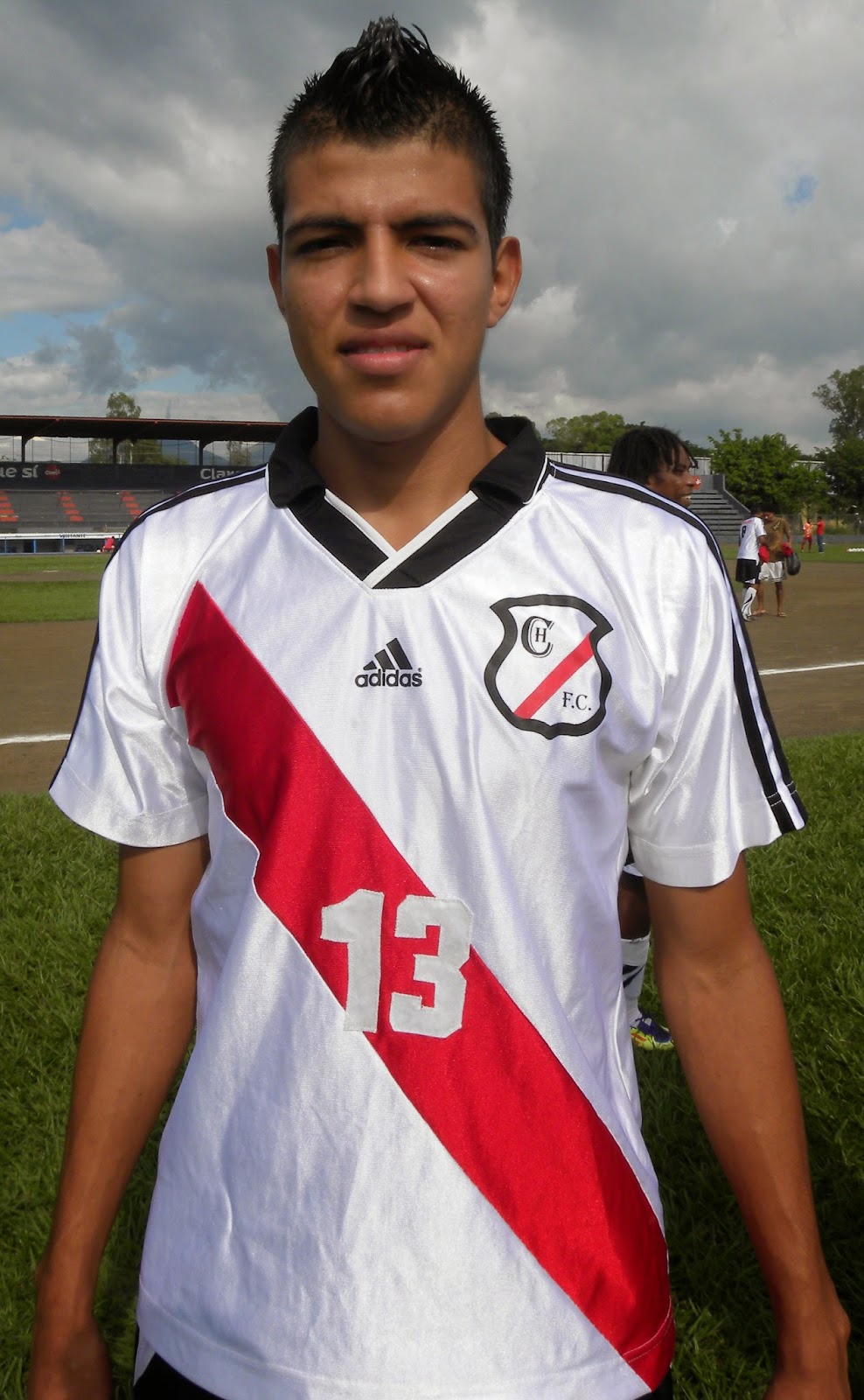 NOTIFUTGOL: REGRESA COLOMBIANO GIRALDO