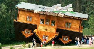 L' A Z I M U T: LE CASE PIU' STRANE AL MONDO