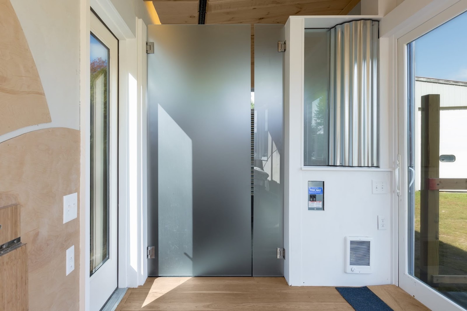 TINY HOUSE TOWN: Wheel Pad Tiny House (200 Sq Ft)