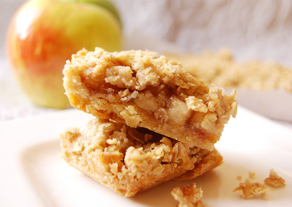Simply Piee: Eek! Baking for Someone Else! [Apple Bars]