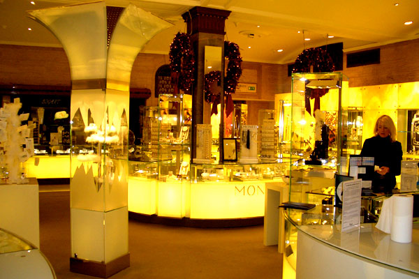 Fabulous London: Harrods, a temple for luxury shopping
