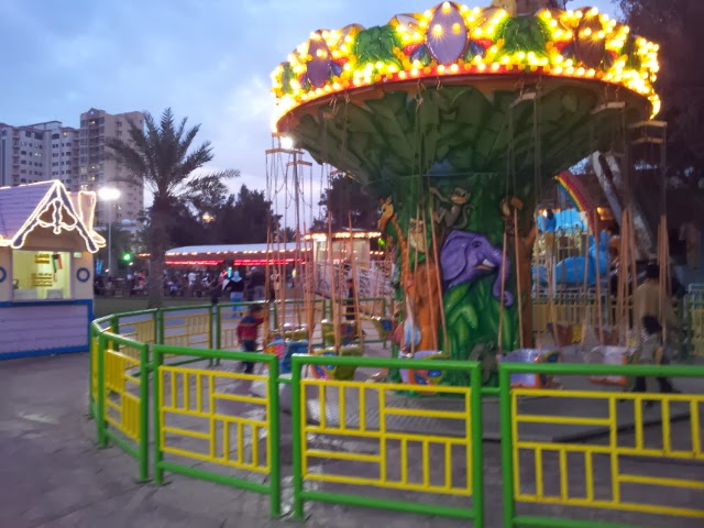 Life in Kuwait Blog: Rides and camels beside Magic Mall