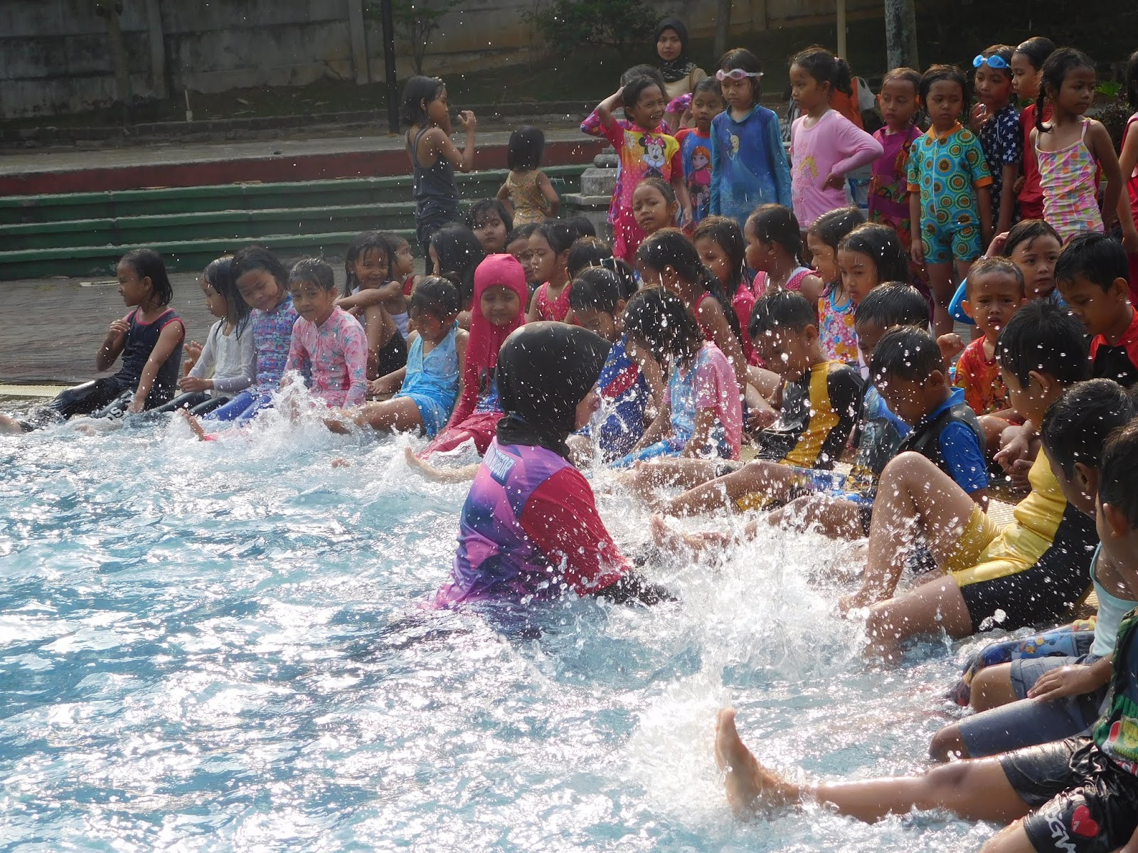 SD NEGERI CIBADAK BOGOR: Kegiatan Outing Class Renang