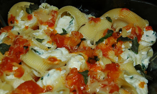 Me Francesca...: Conchas de Massa recheadas com Ricota e Legumes