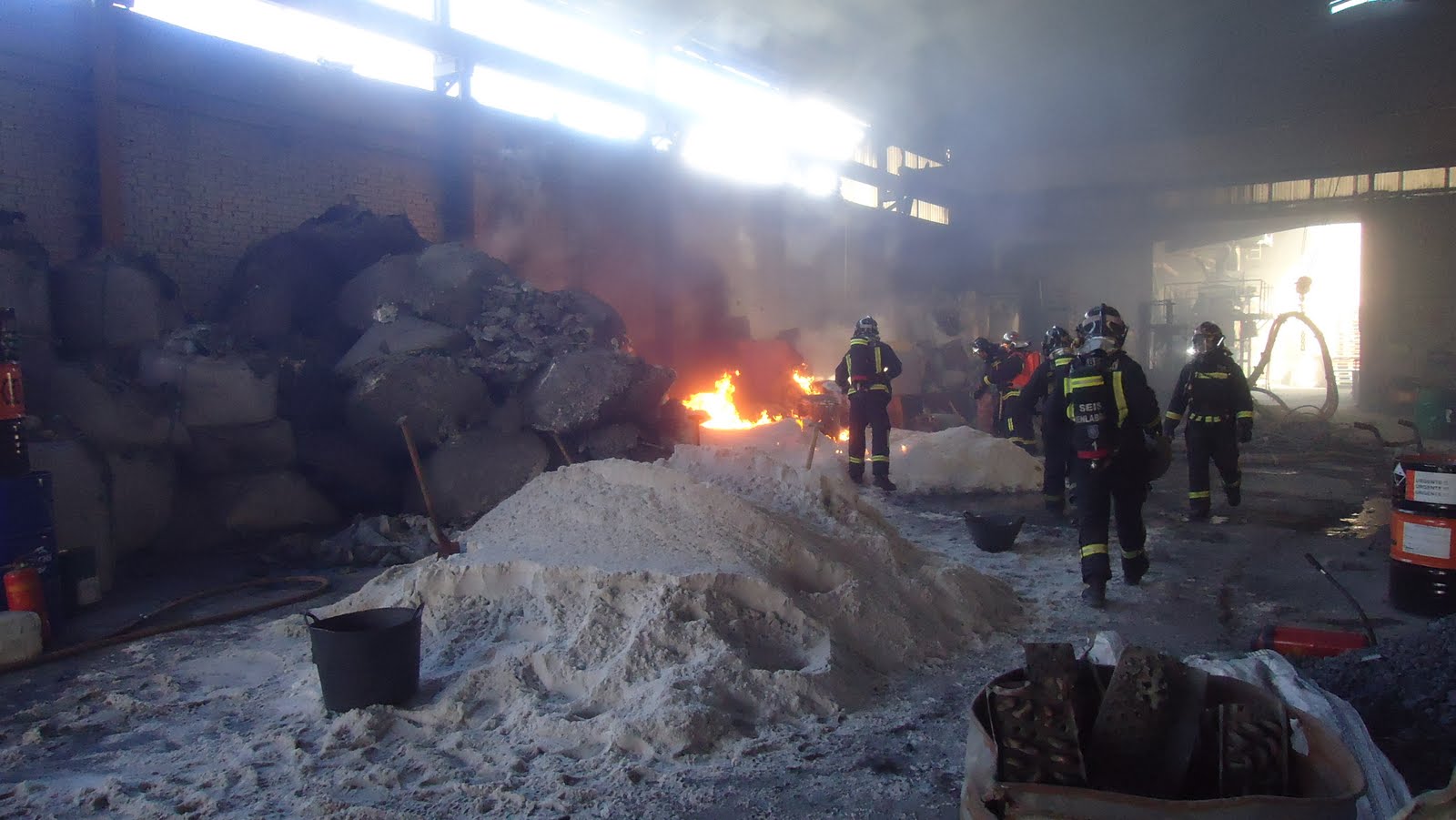 Bomberos de Fuenlabrada: Incendio Industrial, polvo de aluminio y ...