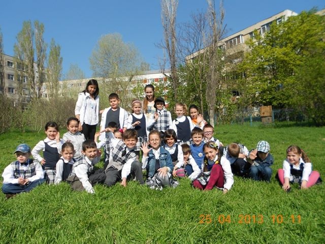 IMBRACAMINTE COPII: UNIFORME SCOLARE