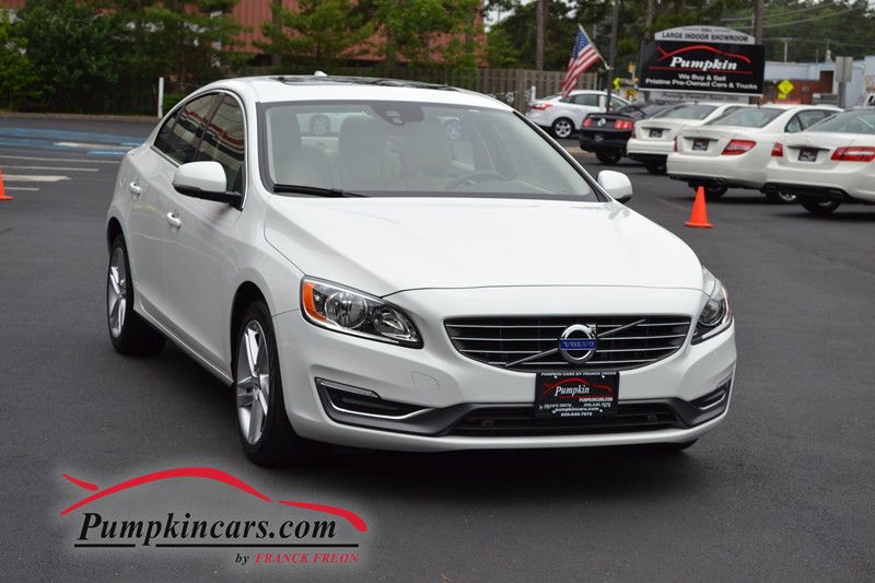 Check out this Luxurious Pearl on tan Volvo S60!!