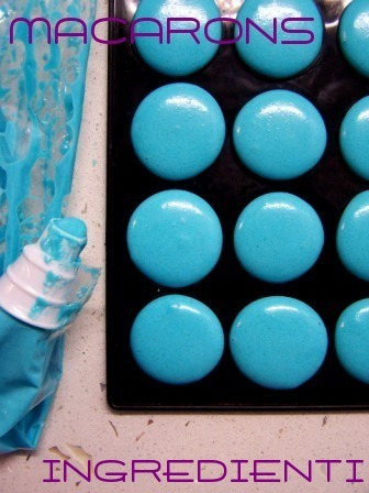 Fiori di macarons agli agrumi con pelle di frutta