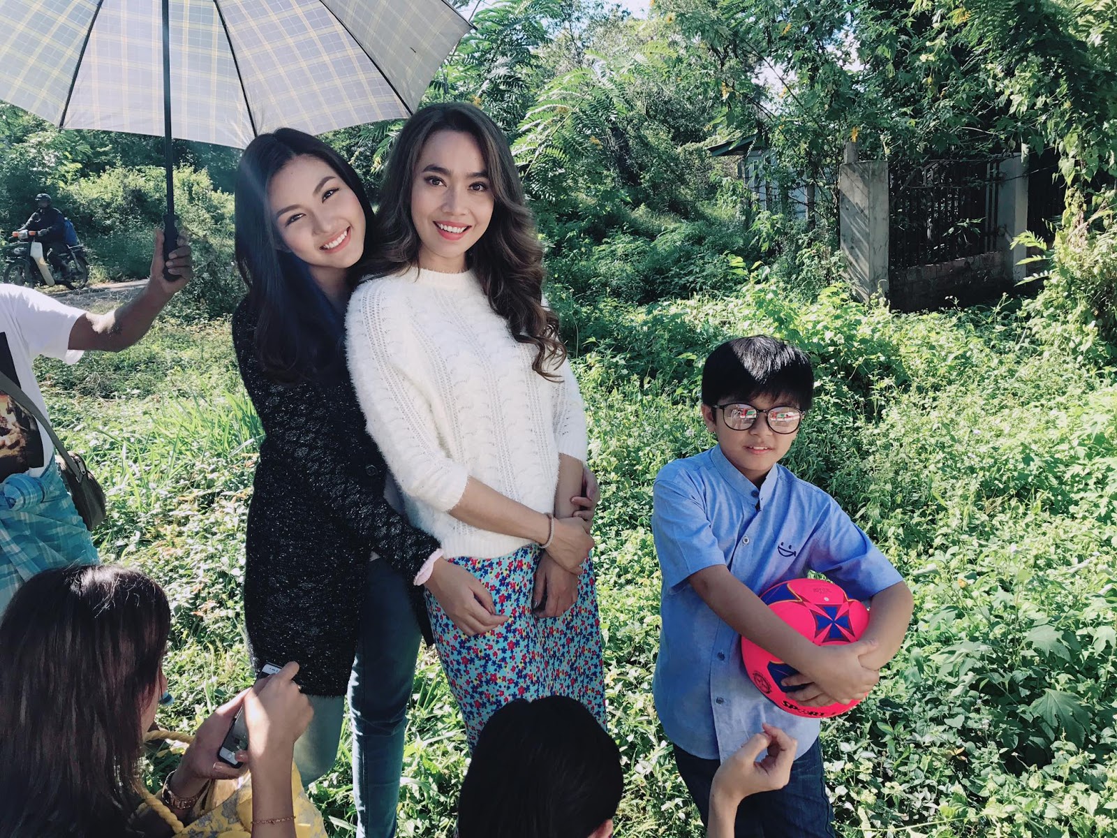 Moe Hay Ko - May Myint Mo Shooting Scenes Snaps and Selfies