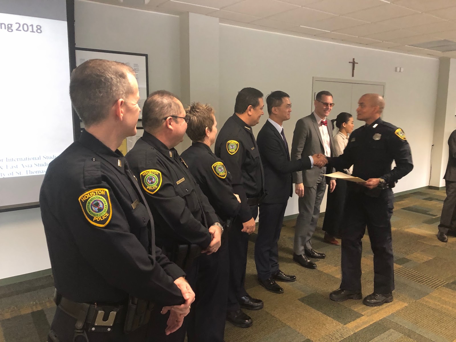 駐休士頓辦事處教育組: HPD Officers Complete First Ever Mandarin Chinese Training ...