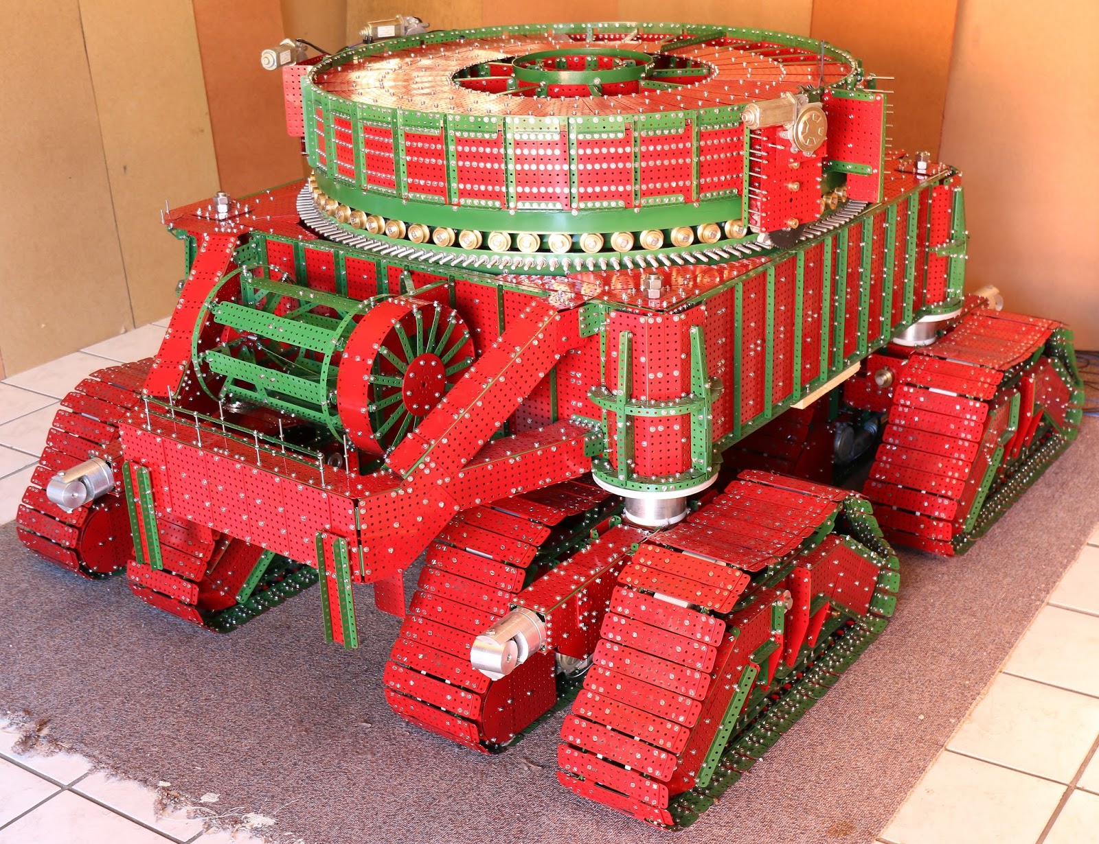 Mighty Meccano Marion 6360: Follow the construction of this ultra-large ...