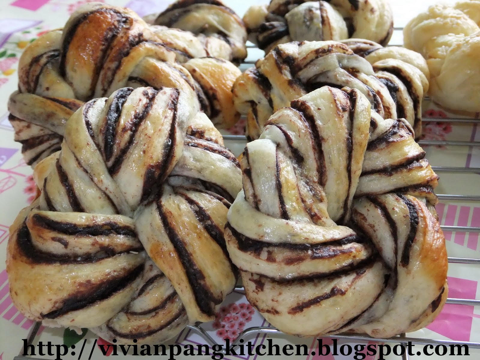 Vivian Pang Kitchen: Chocolate Marble Flower Buns/ Water Roux Method ...