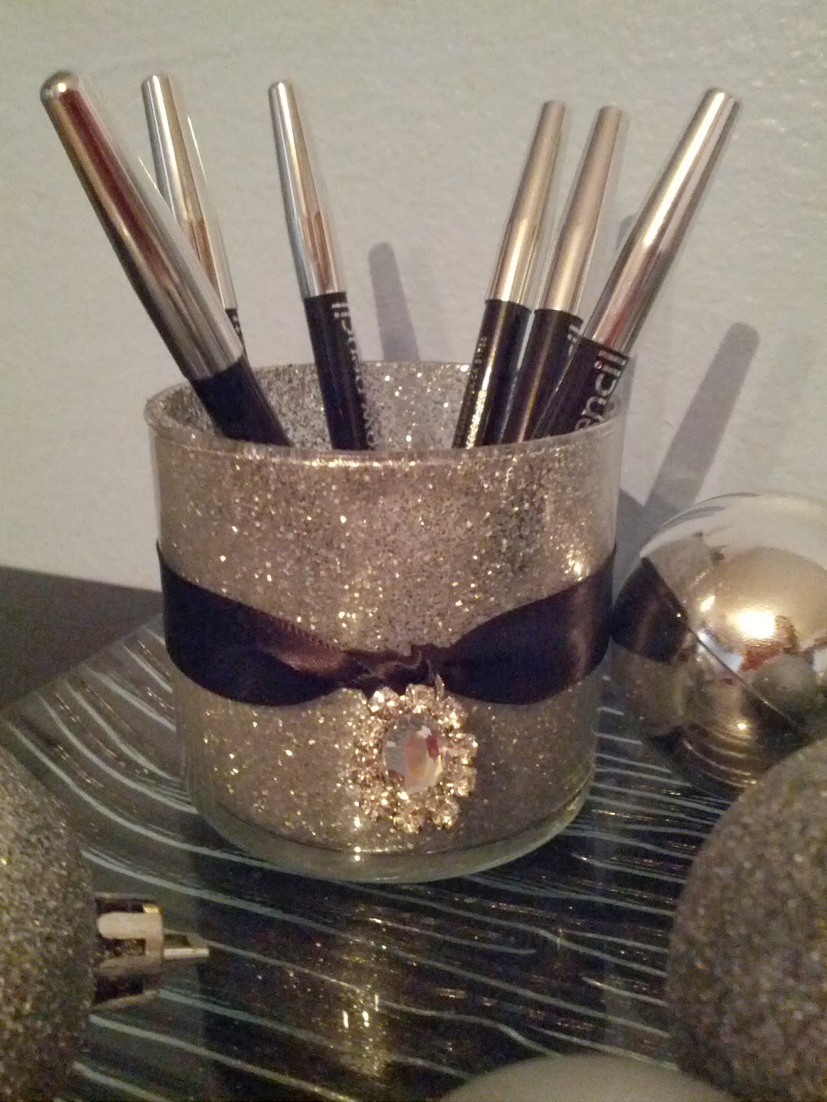Adorable Napalm: Sparkle, Baby!!: Easy DIY Holiday Decor Ideas