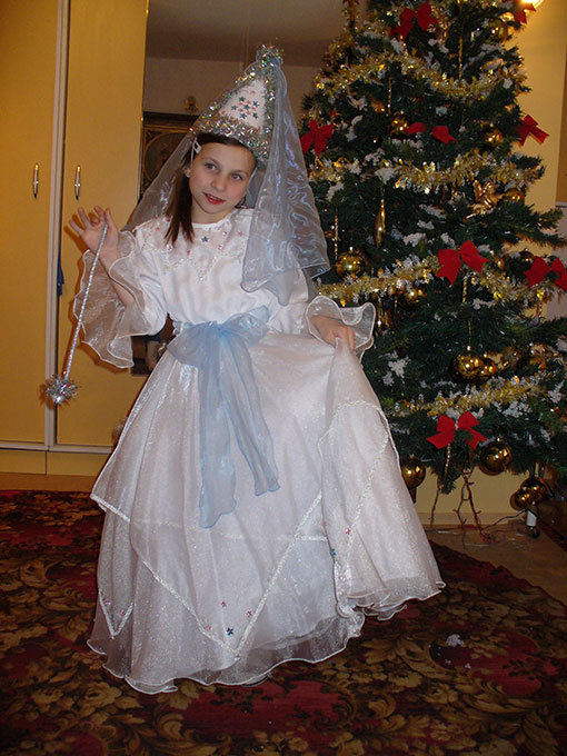 Piticot Botosani: Costume pentru "Zâna iarnă"...