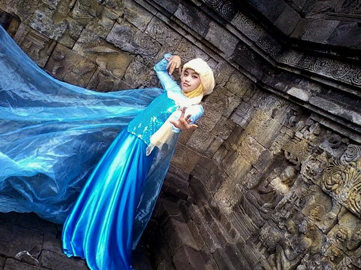 Muslim Cosplay: Elsa, Frozen Disney Hijab Princess Cosplay