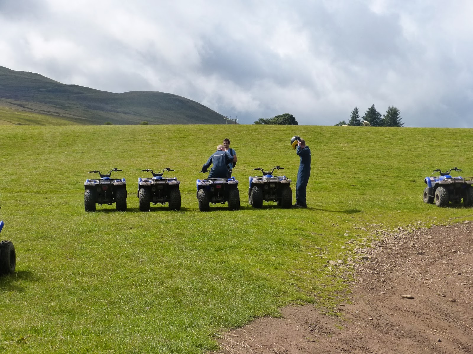 Clutter-Chaos Aaron&co: Scottish Quads Boys Go Quadding