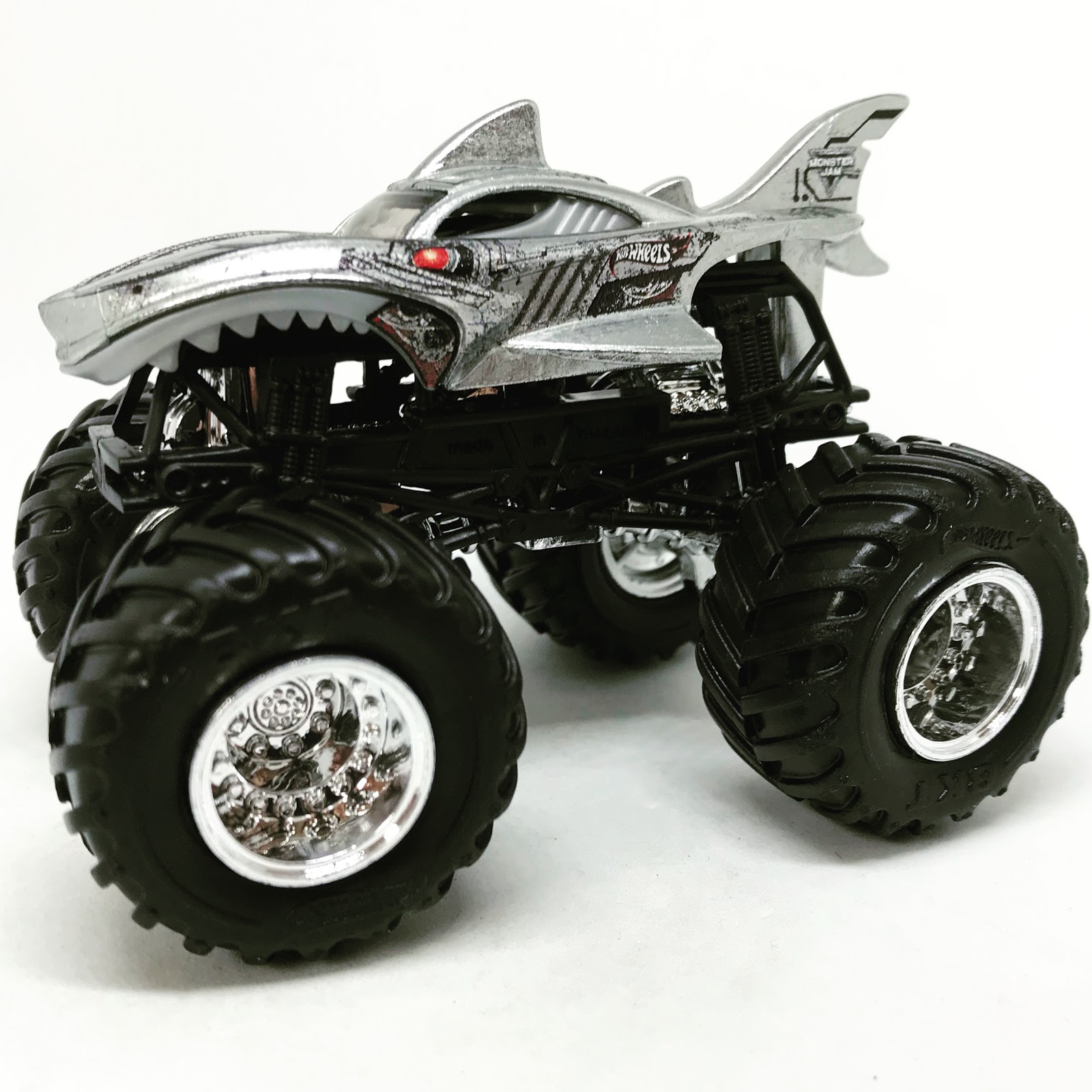 JULIAN'S HOT WHEELS BLOG: Cyborg Shark Monster Jam Truck (2018 ...