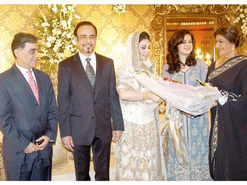 Pakistani Super Star Reema Khan Will Be A Mom Very Soon | Style-choice