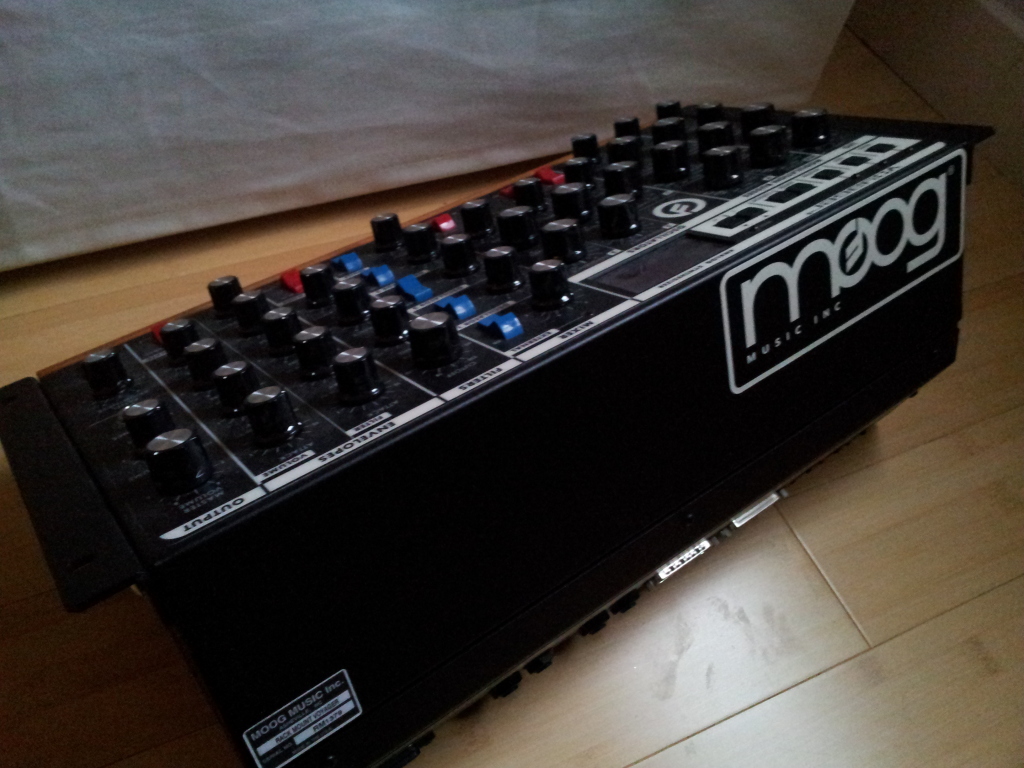 MATRIXSYNTH: Moog Voyager Rack 'Electric blue'