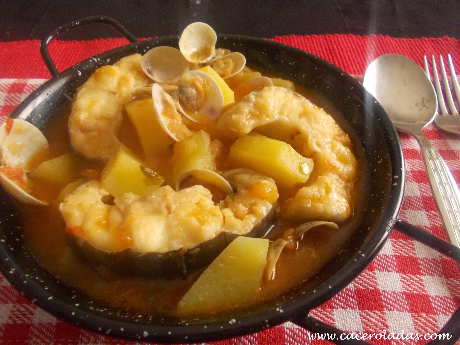 Congrio con patatas y almejas | Caceroladas