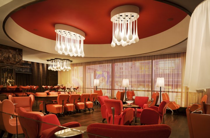 The Hopeful Traveler: R Lounge at Two Times Square