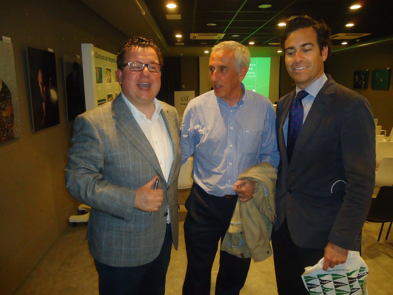 AL ROJO VIVO: EL BRILLANTE ECONOMISTA CARLOS MEDRANO PRESENTÓ SU LIBRO